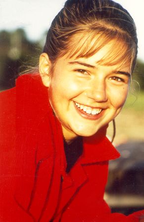 RoUnD ThE TwIsT: Photo Gallery - Linda (Series2)